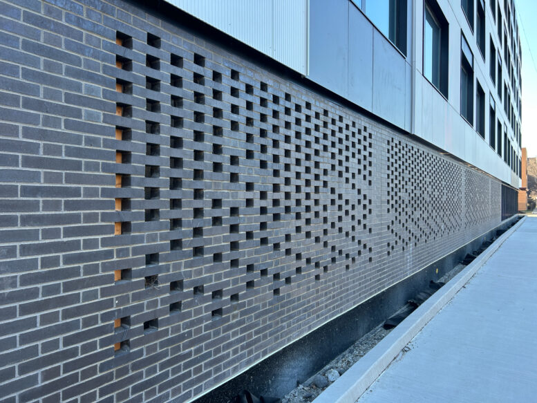 Roosevelt Square's 1257 West Roosevelt Road Closes In On Exterior ...