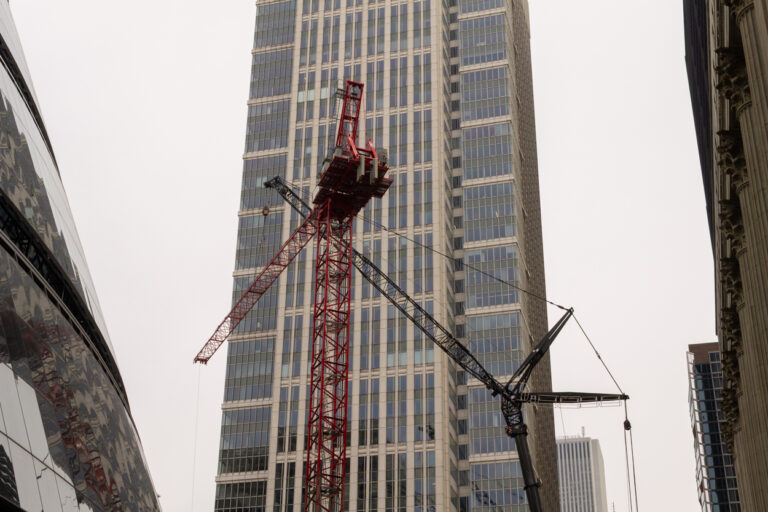 The Tower Crane Comes Down From The Thompson Center - Chicago YIMBY
